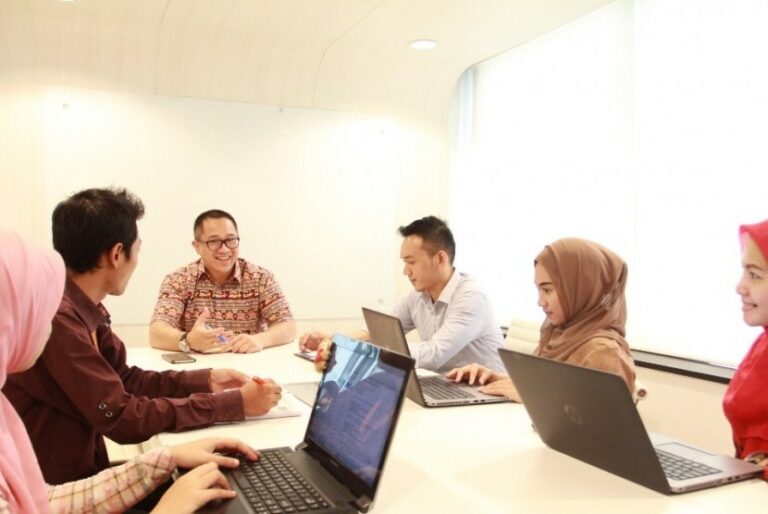 Tips Bekerja di Tempat Baru - LokerSemar.id